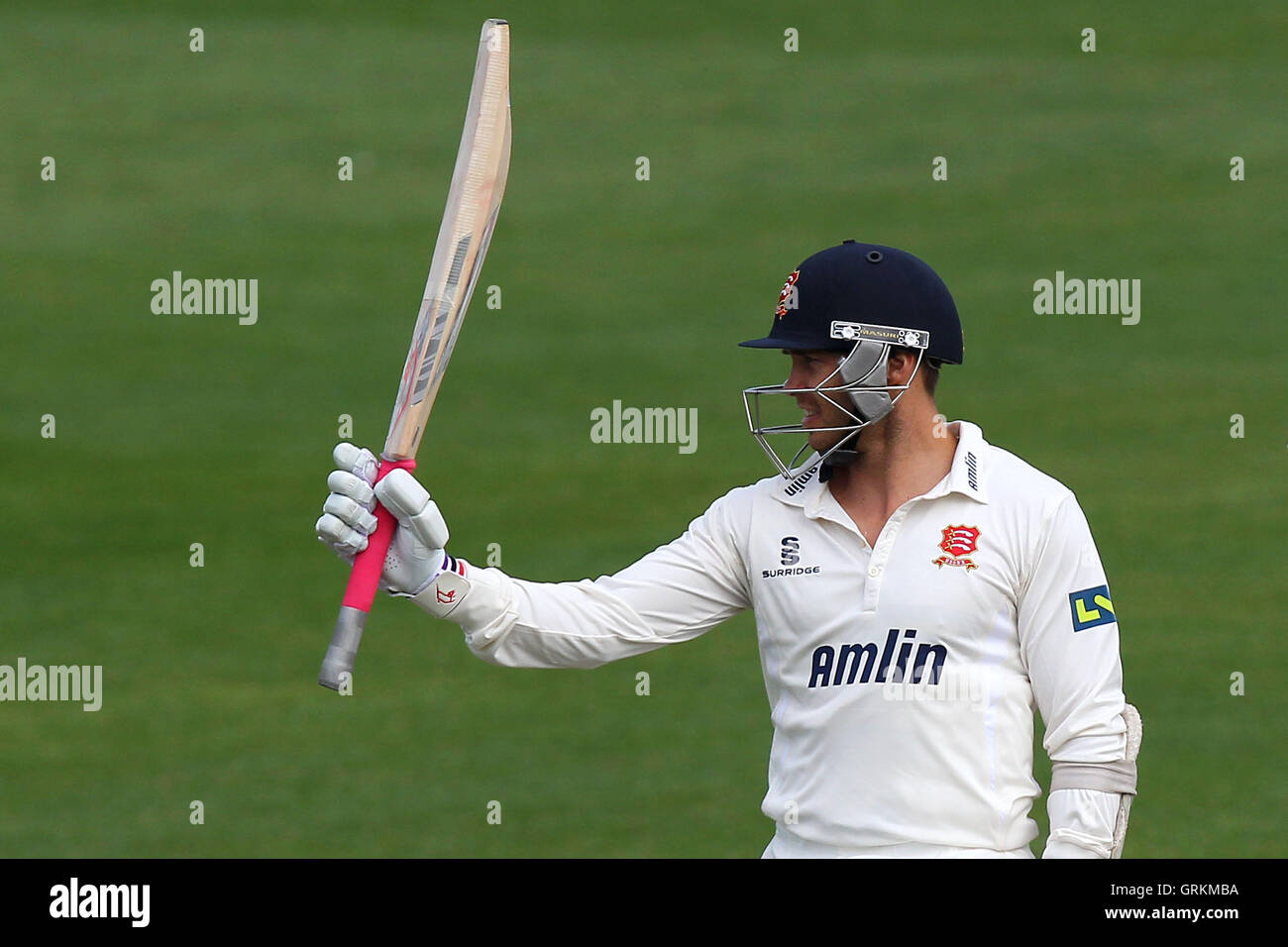 Greg Smith of Essex acknowledges 50 runs, a half-century for his team ...