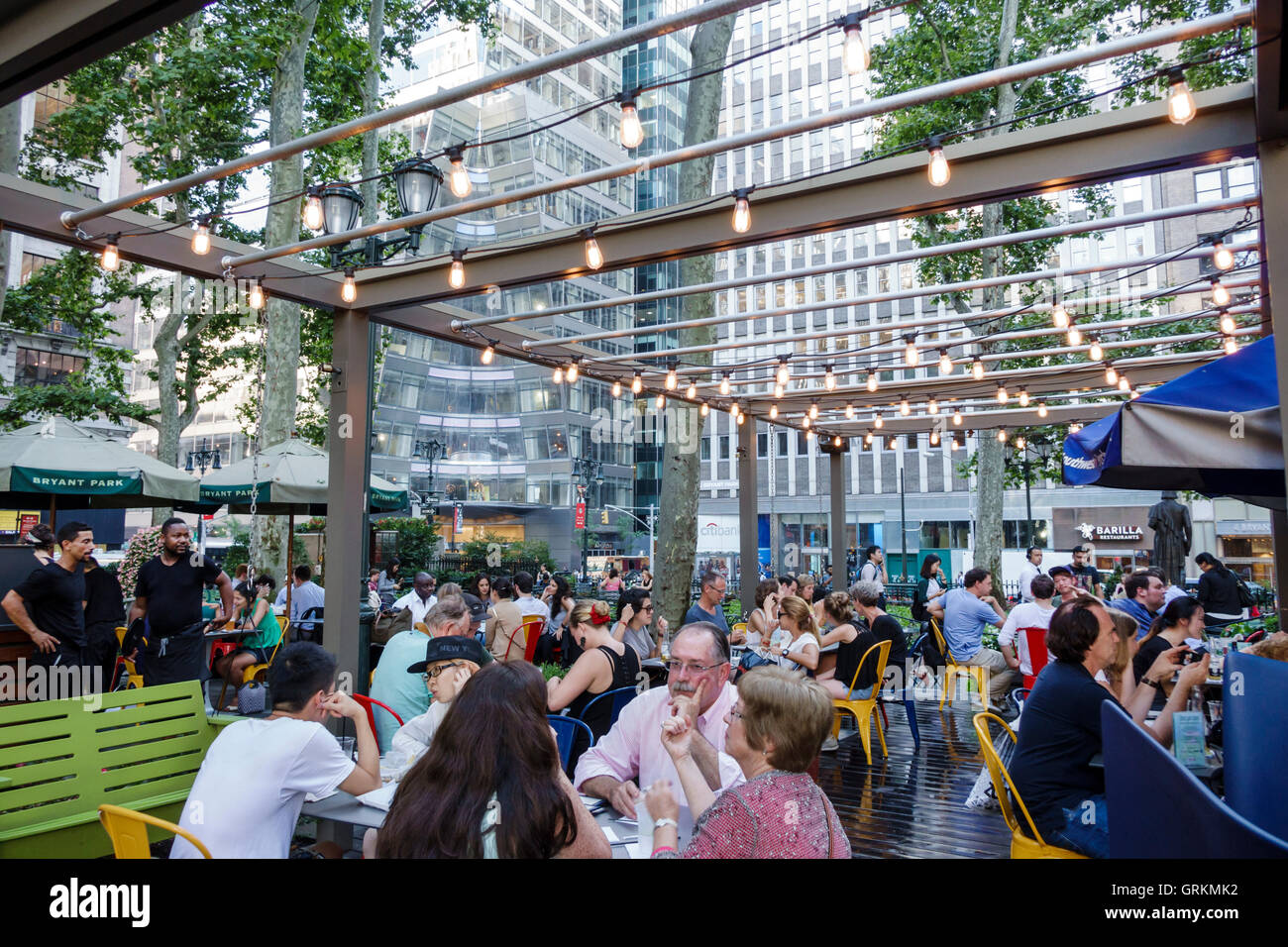 Public seating park hi-res stock photography and images - Alamy