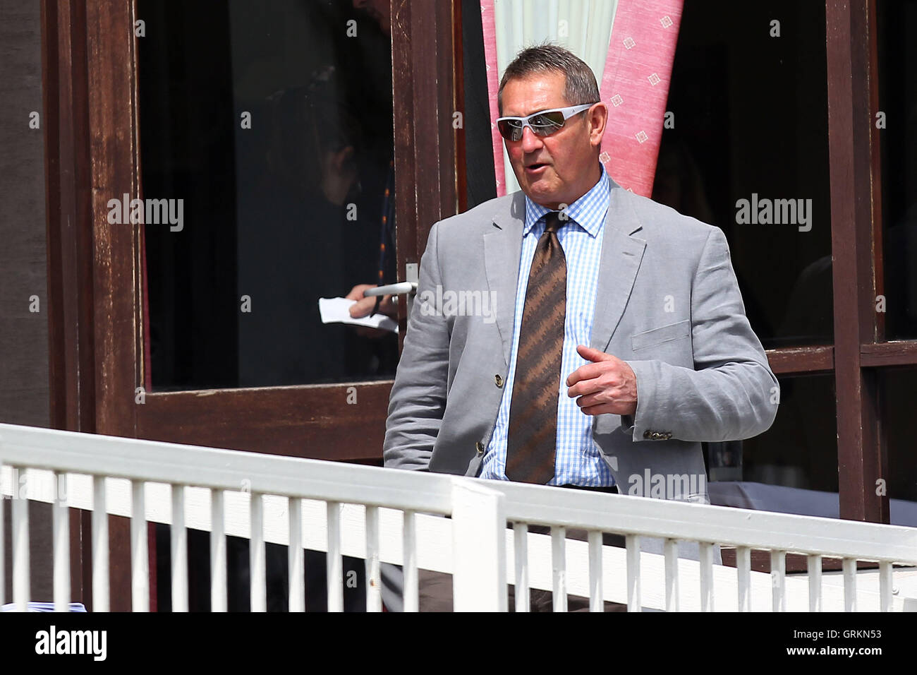 Graham gooch cricketer hi-res stock photography and images - Alamy