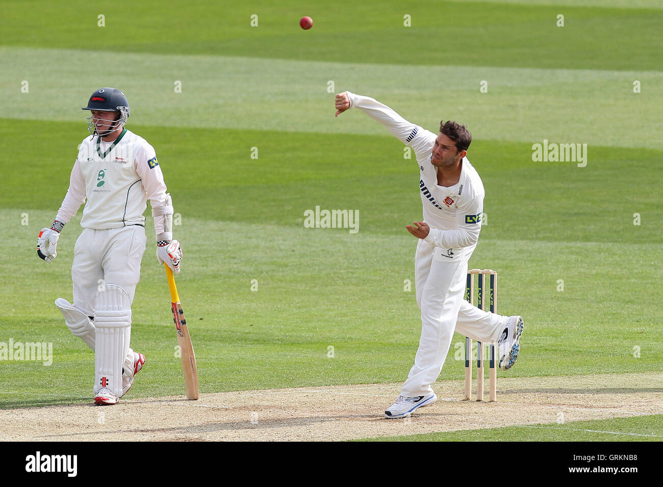 Greg Smith in bowling action for Essex - Essex CCC vs Leicestershire ...