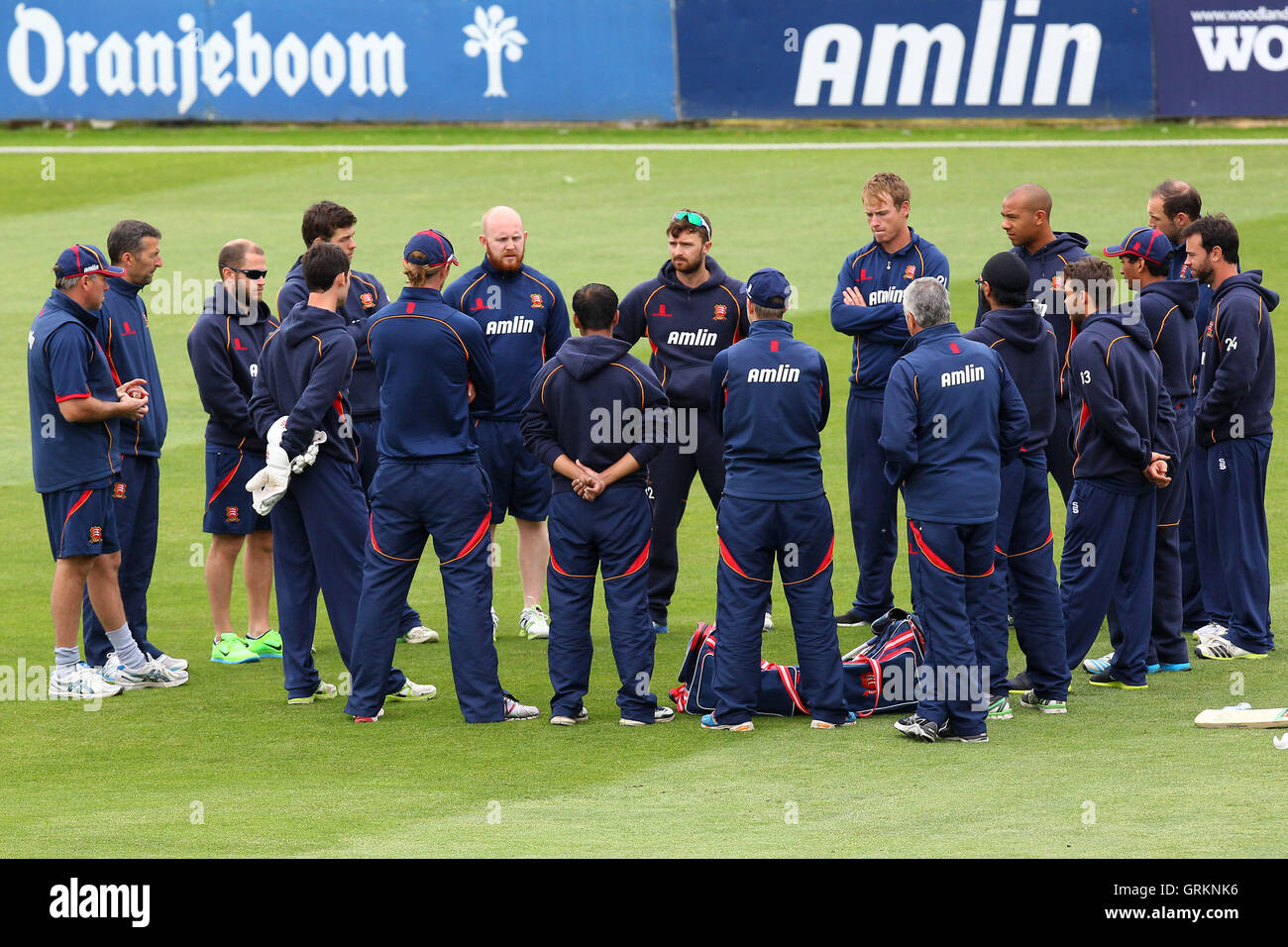 Essex players huddle for a team talk ahead of Day Four - Essex CCC vs ...