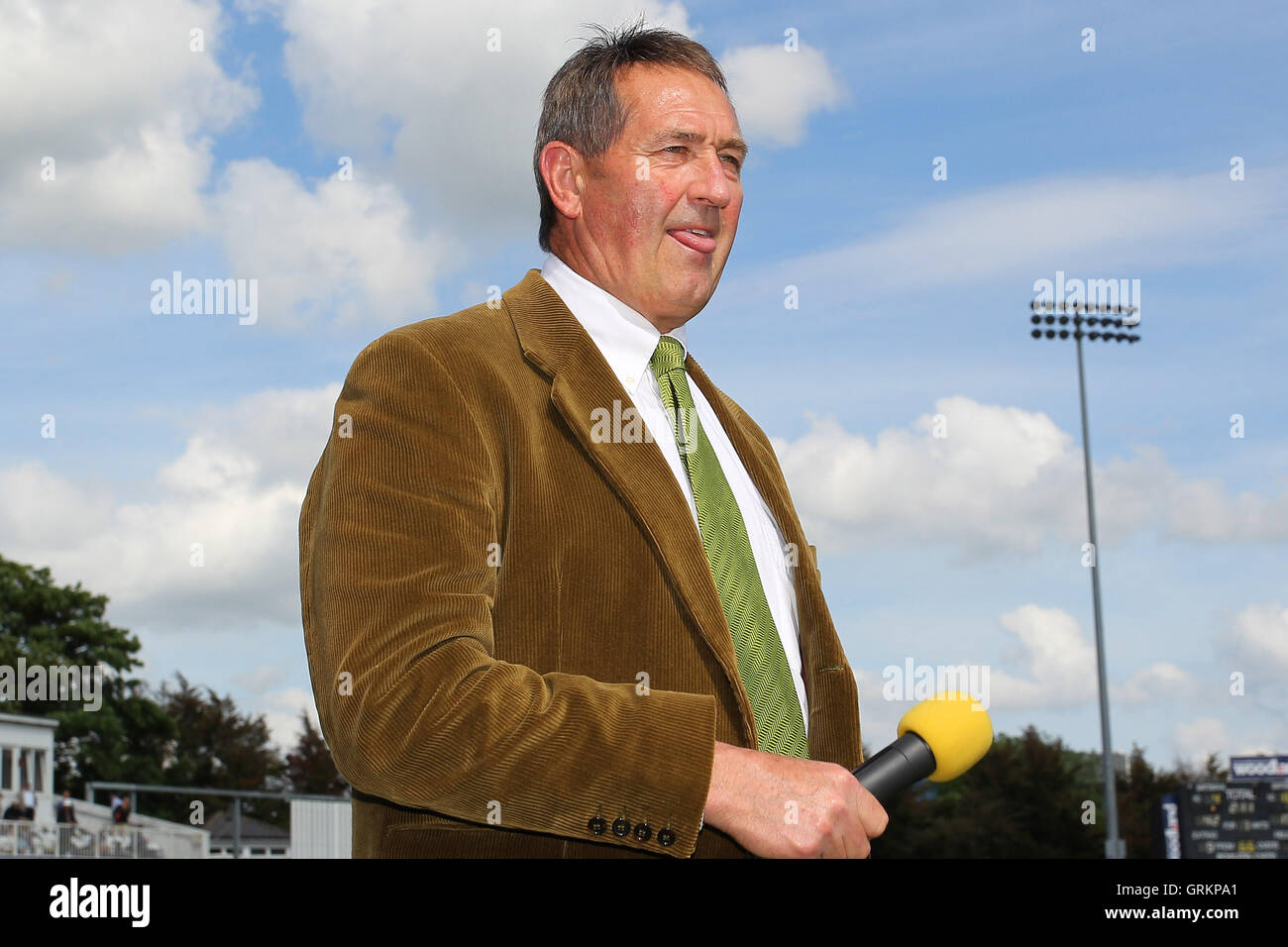 Graham gooch cricketer hi-res stock photography and images - Alamy