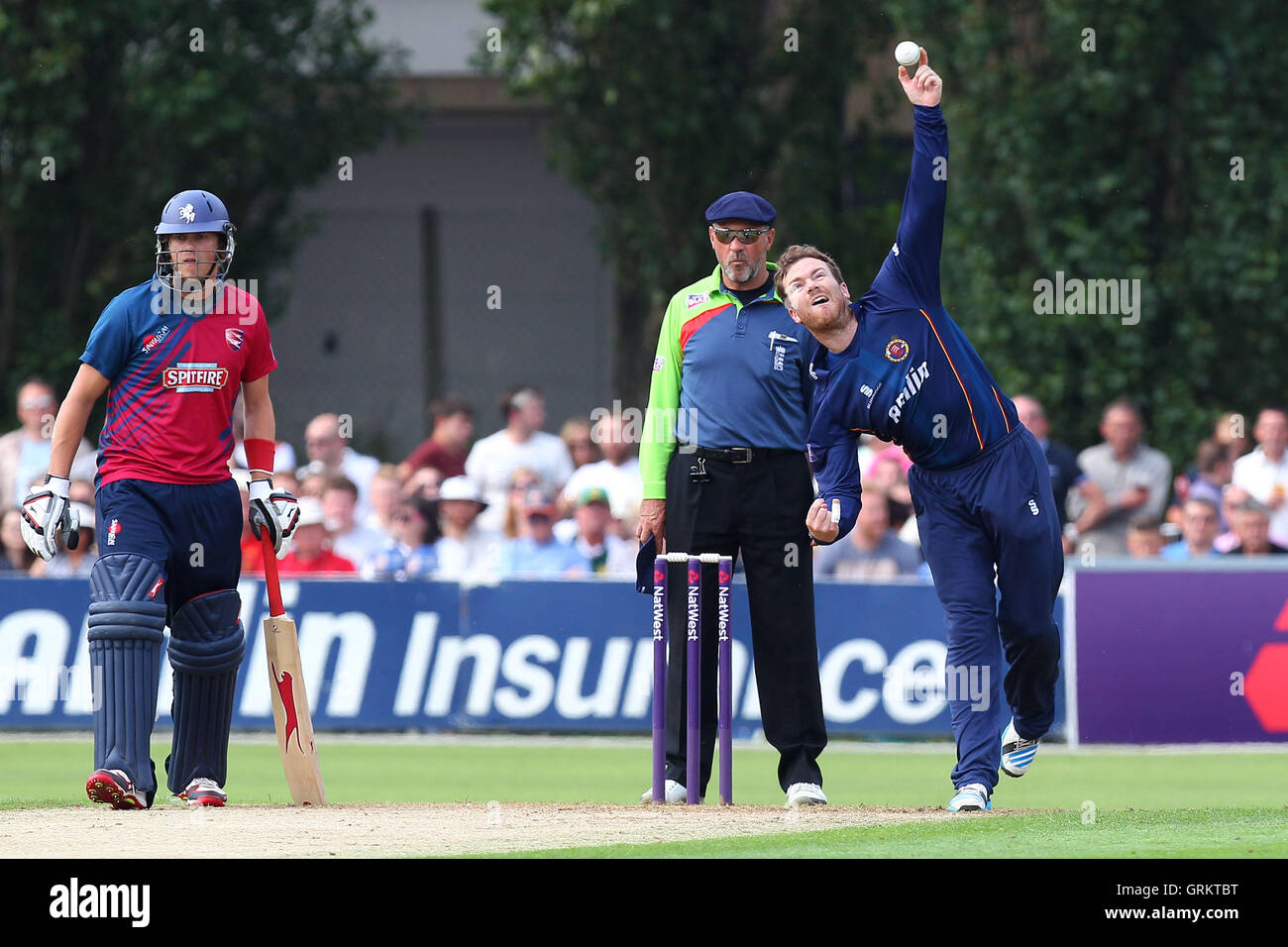 Tim Phillips of Essex (R) in bowling action - Essex Eagles vs Kent ...