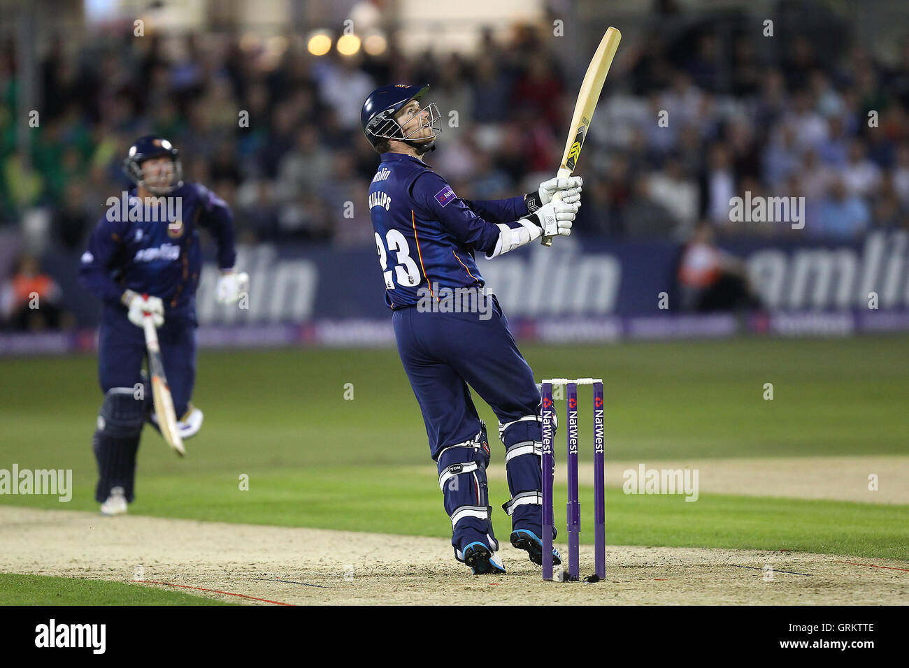 Tim Phillips hits the winning runs for Essex - Essex Eagles vs ...