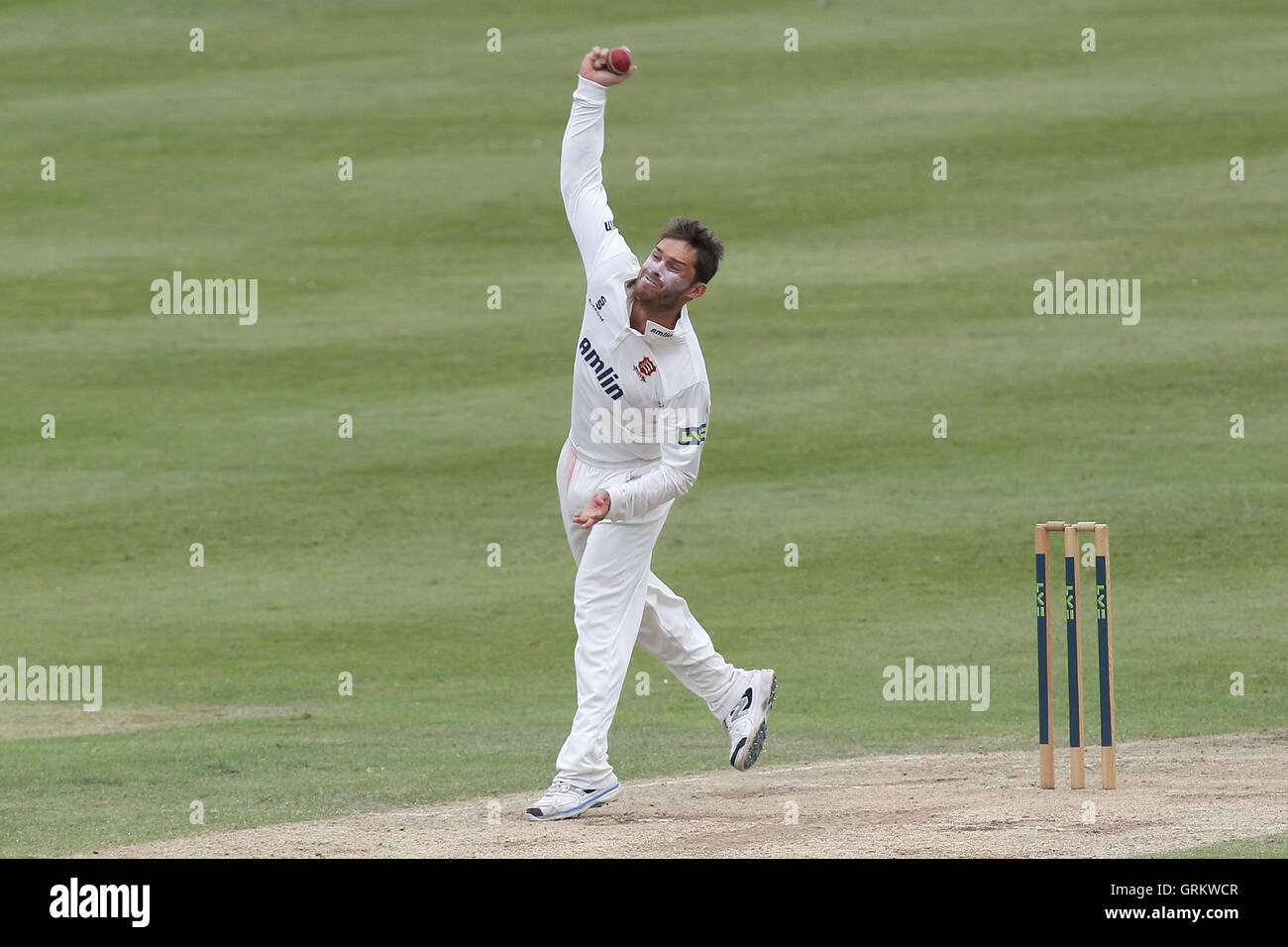 Greg Smith in bowling action for Essex - Glamorgan CCC vs Essex CCC ...