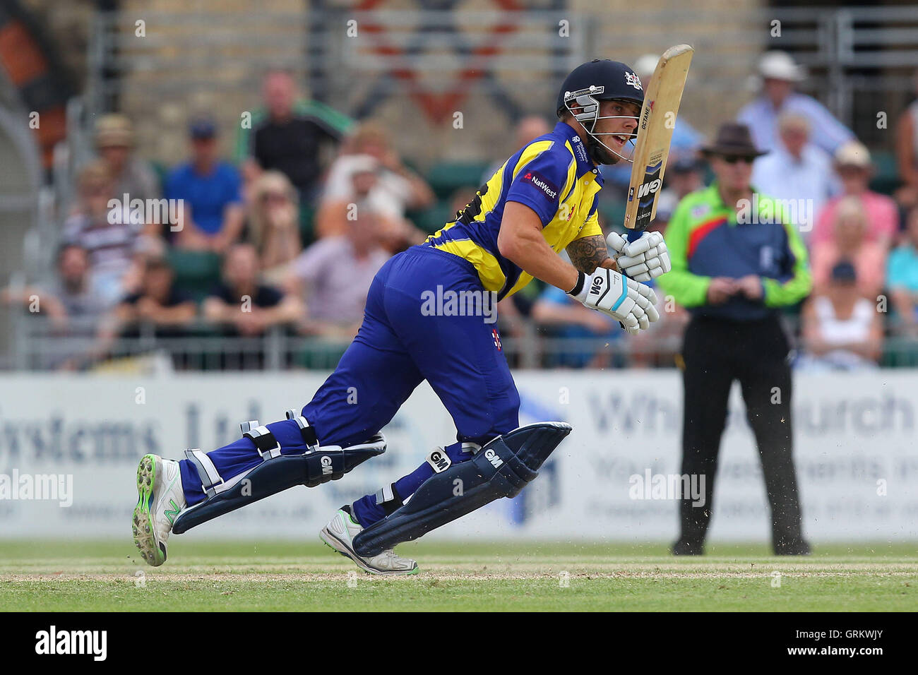 Chris Dent hits the winning runs for Gloucestershire - Gloucestershire ...
