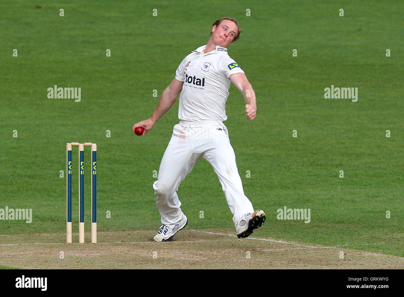 Ian Saxelby in bowling action for Gloucestershire - Gloucestershire CCC ...