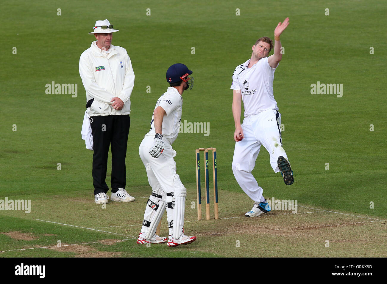 David Balcombe in bowling action for Hampshire - Hampshire CCC vs Essex ...