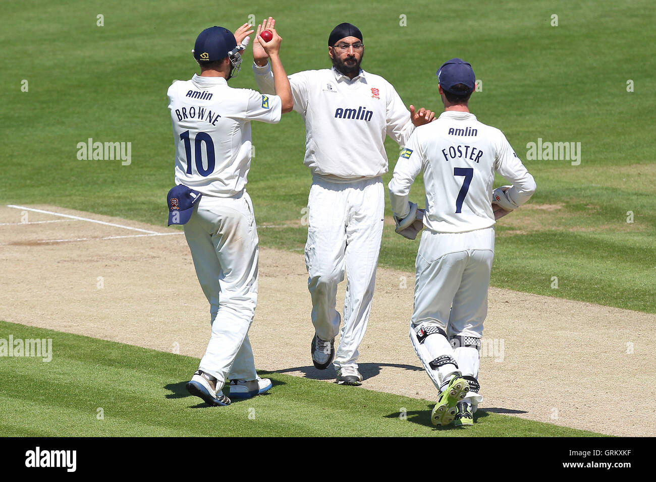 Monty Panesar of Essex (C) celebrates the wicket of Adam Riley - Kent ...