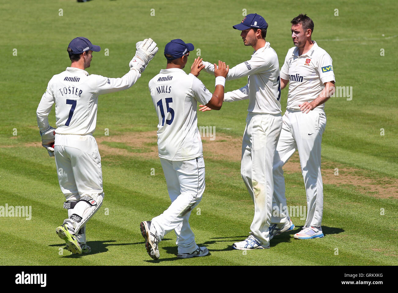 Essex players celebrate the run-out of Ben Harmison - Kent CCC vs Essex ...
