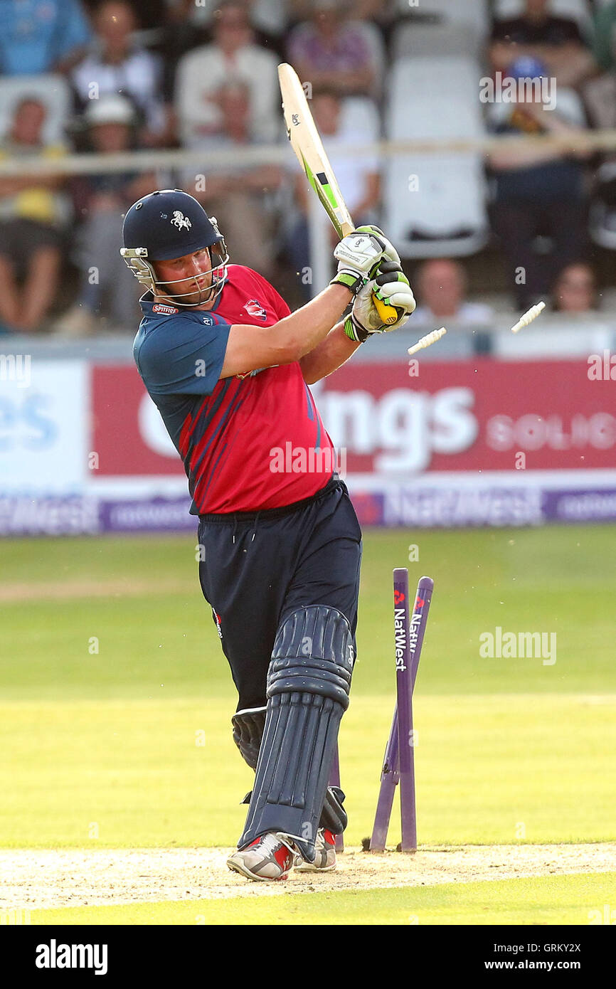 Rob Key of Kent is bowled out by Tymal Mills - Kent Spitfires vs Essex ...