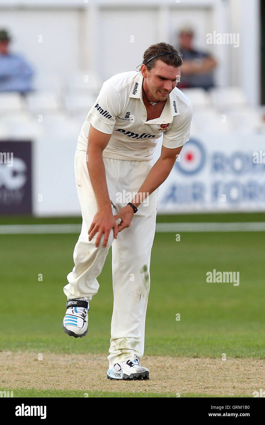 Injury concern for Oliver Newby of Essex - Worcestershire CCC vs Essex ...