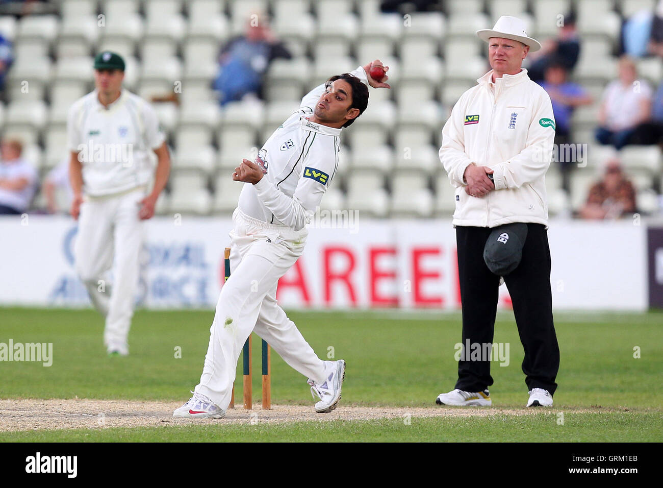 Saeed ajmal in bowling action hi-res stock photography and images - Alamy