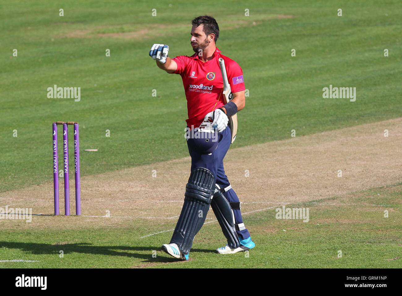Ryan ten Doeschate of Essex celebrates his century - Yorkshire Vikings ...