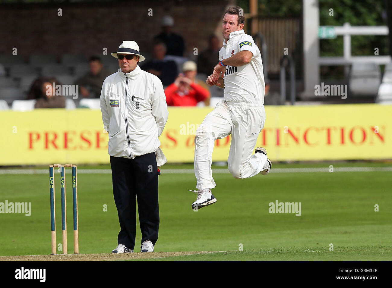 David Masters in bowling action for Essex - Essex CCC vs Glamorgan CCC ...
