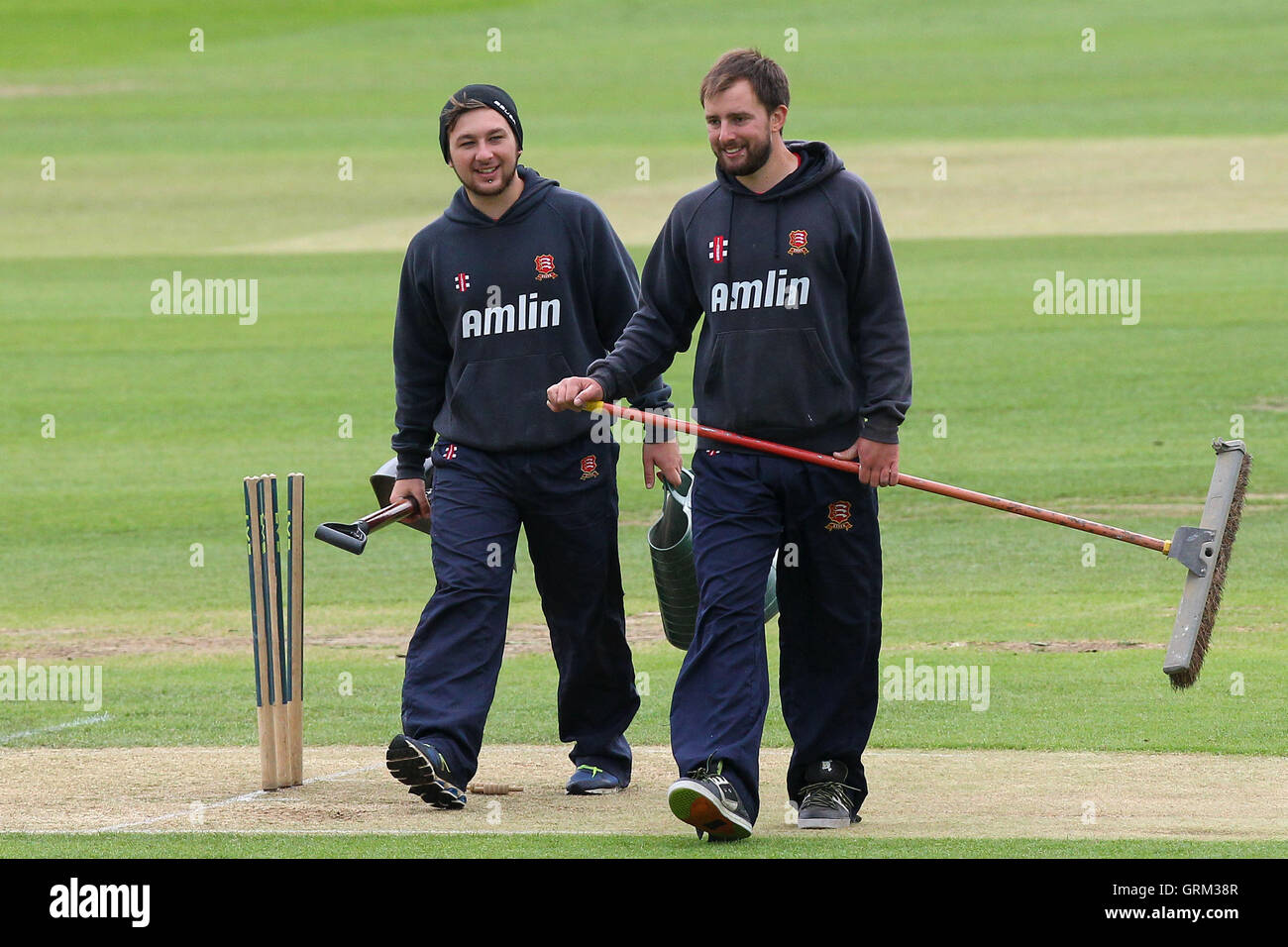 Ground staff prepare pitch hi-res stock photography and images - Alamy