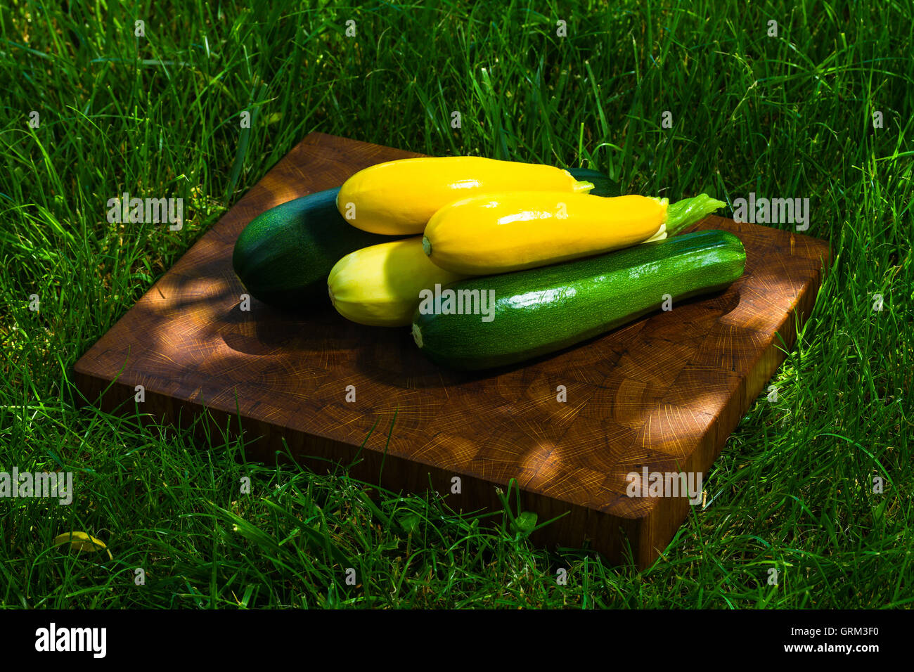 green and yellow vegetable marrow on oak kitchen board Stock Photo - Alamy