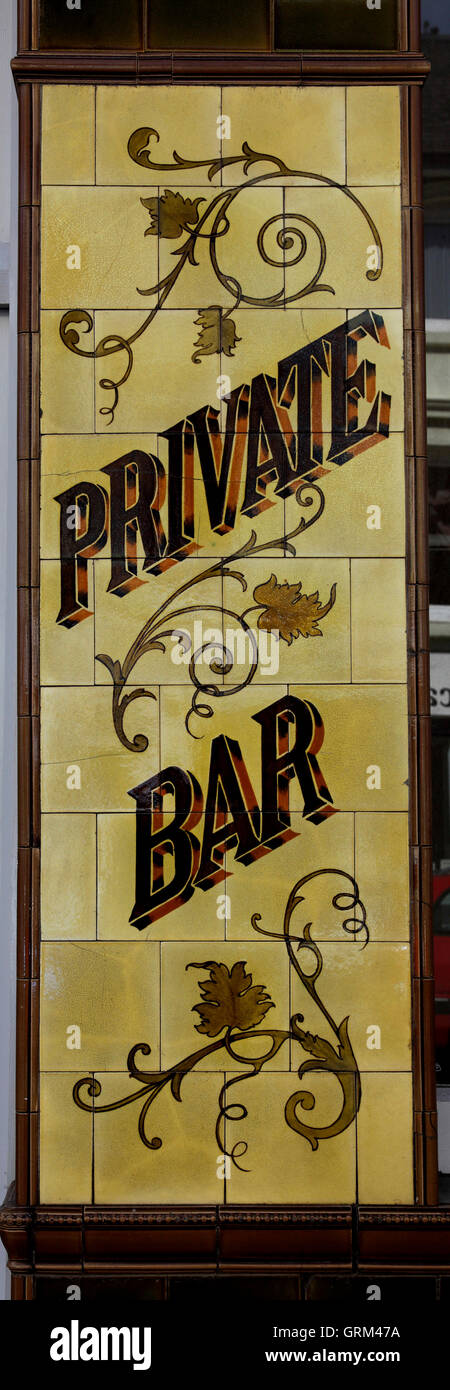 Kent pub exterior hi-res stock photography and images - Alamy