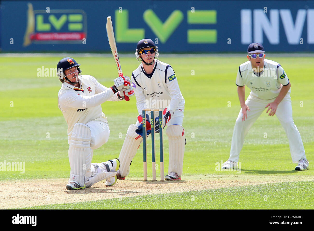 Graham Napier hits six runs for Essex as Adam Wheater looks on - Essex ...