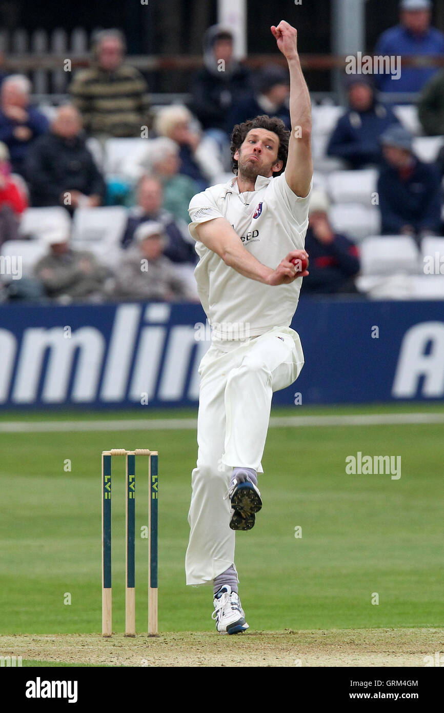 Charlie Shreck in bowling action for Kent - Essex CCC vs Kent CCC - LV ...