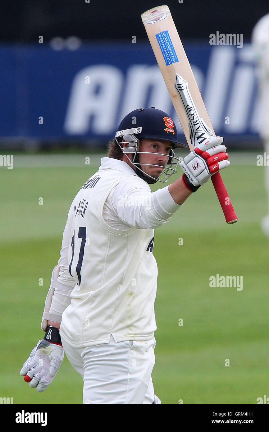 Graham Napier celebrates 50 runs, a half-century for Essex - Essex CCC ...