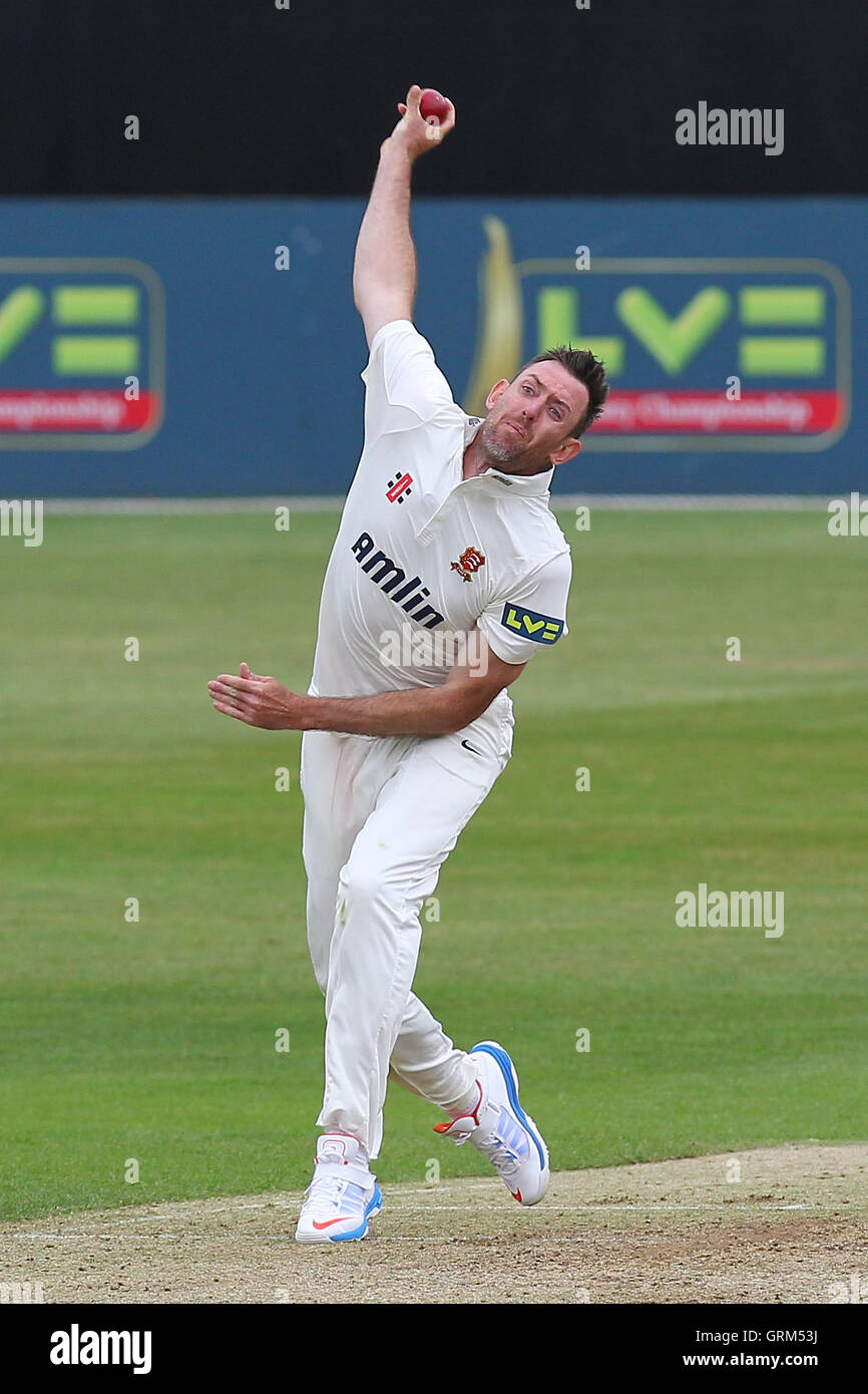 David Masters in bowling action for Essex - Essex CCC vs Lancashire CCC ...