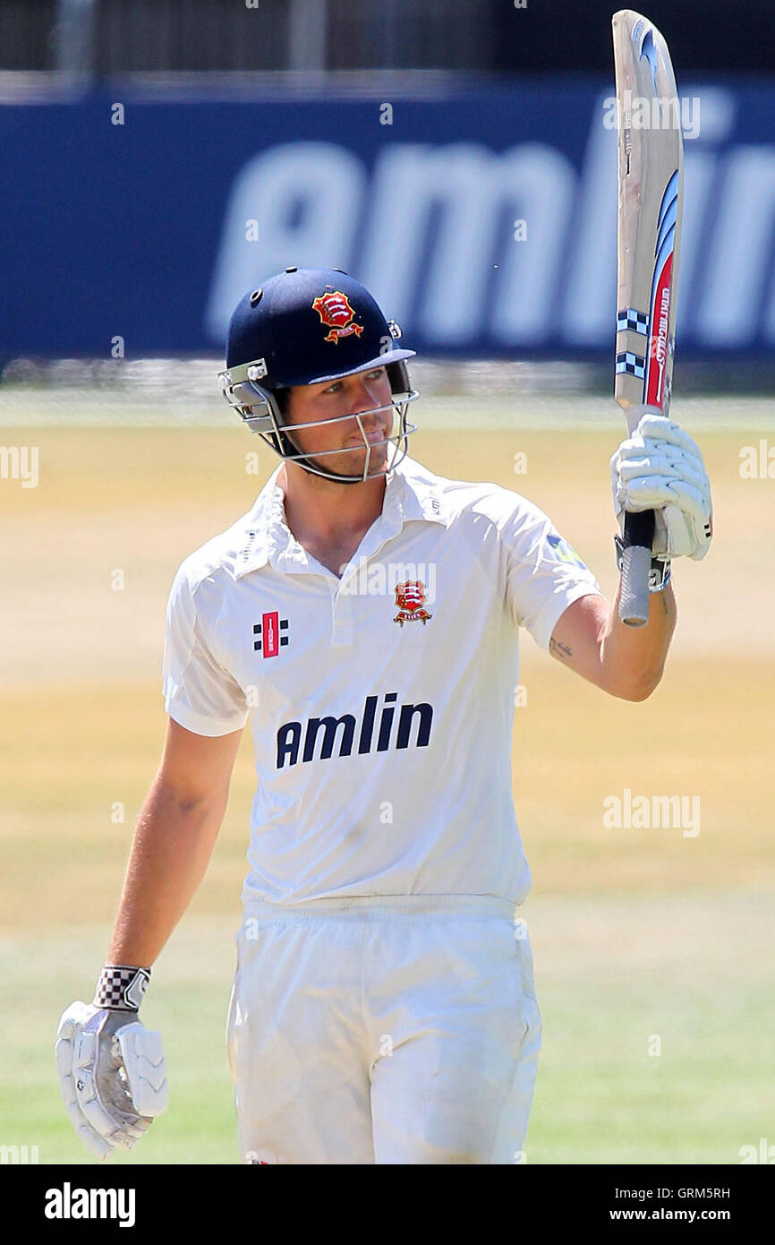 Ben Foakes of Essex acknowledges 50 runs, a half-century for his team ...