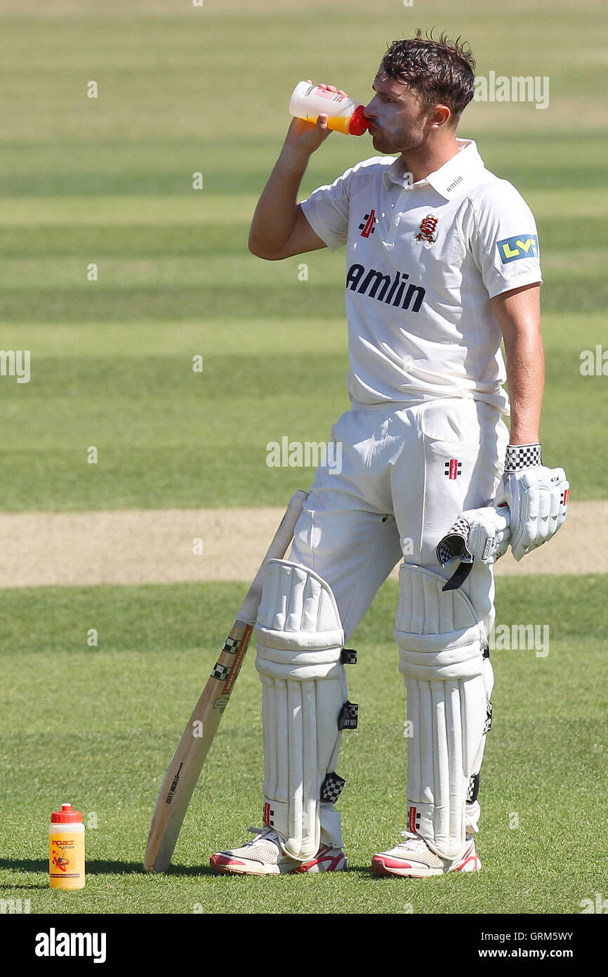 Jaik Mickleburgh of Essex takes a drink on a hot afternoon - Essex CCC ...