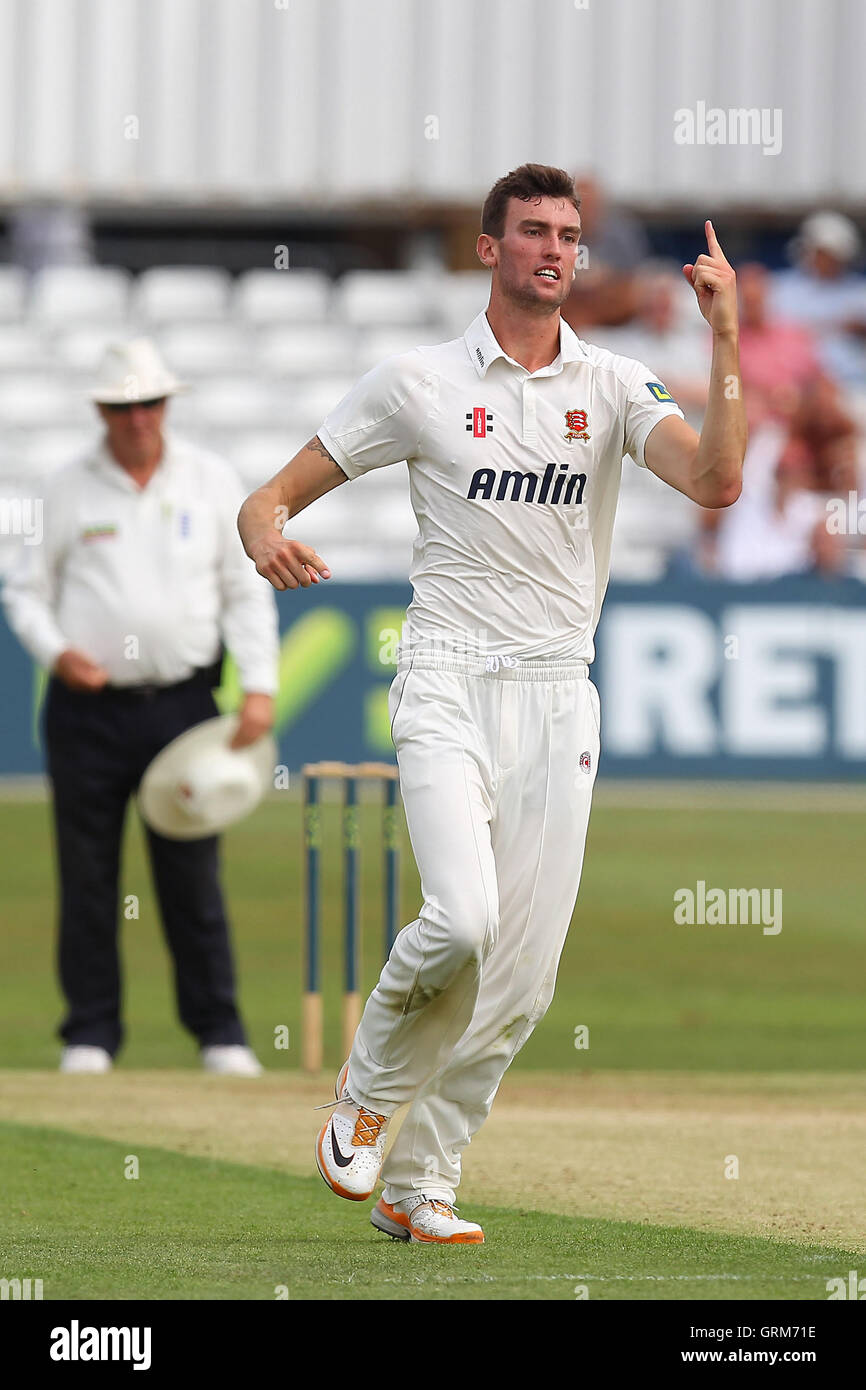 Reece Topley of Essex celebrates the wicket of Tom Fell - Essex CCC vs ...