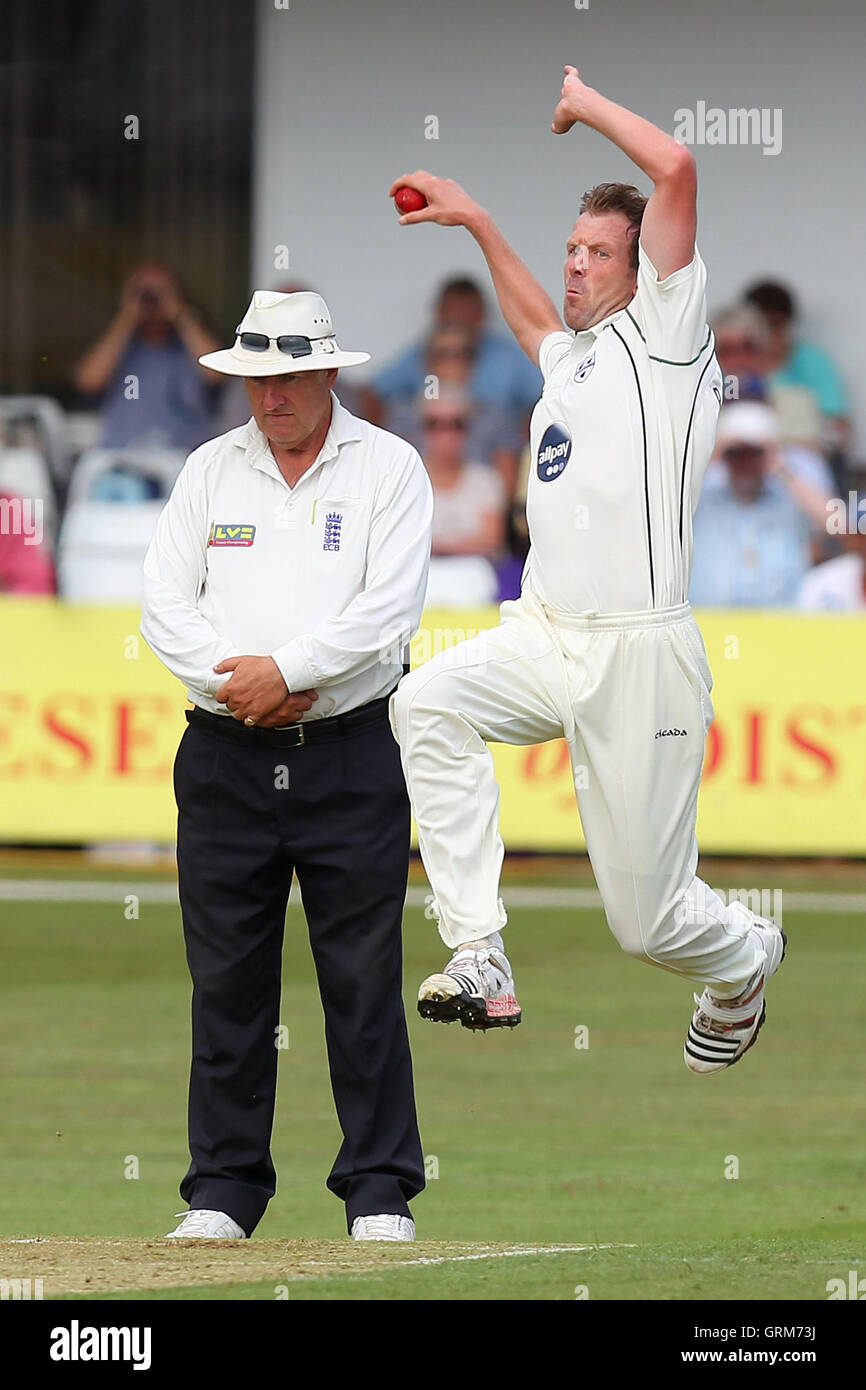 Alan Richardson in bowling action for Worcestershire - Essex CCC vs ...
