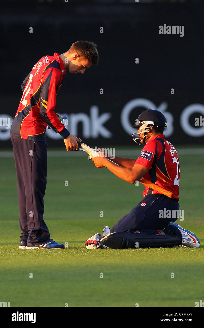 Durham cricket bat hi-res stock photography and images - Alamy