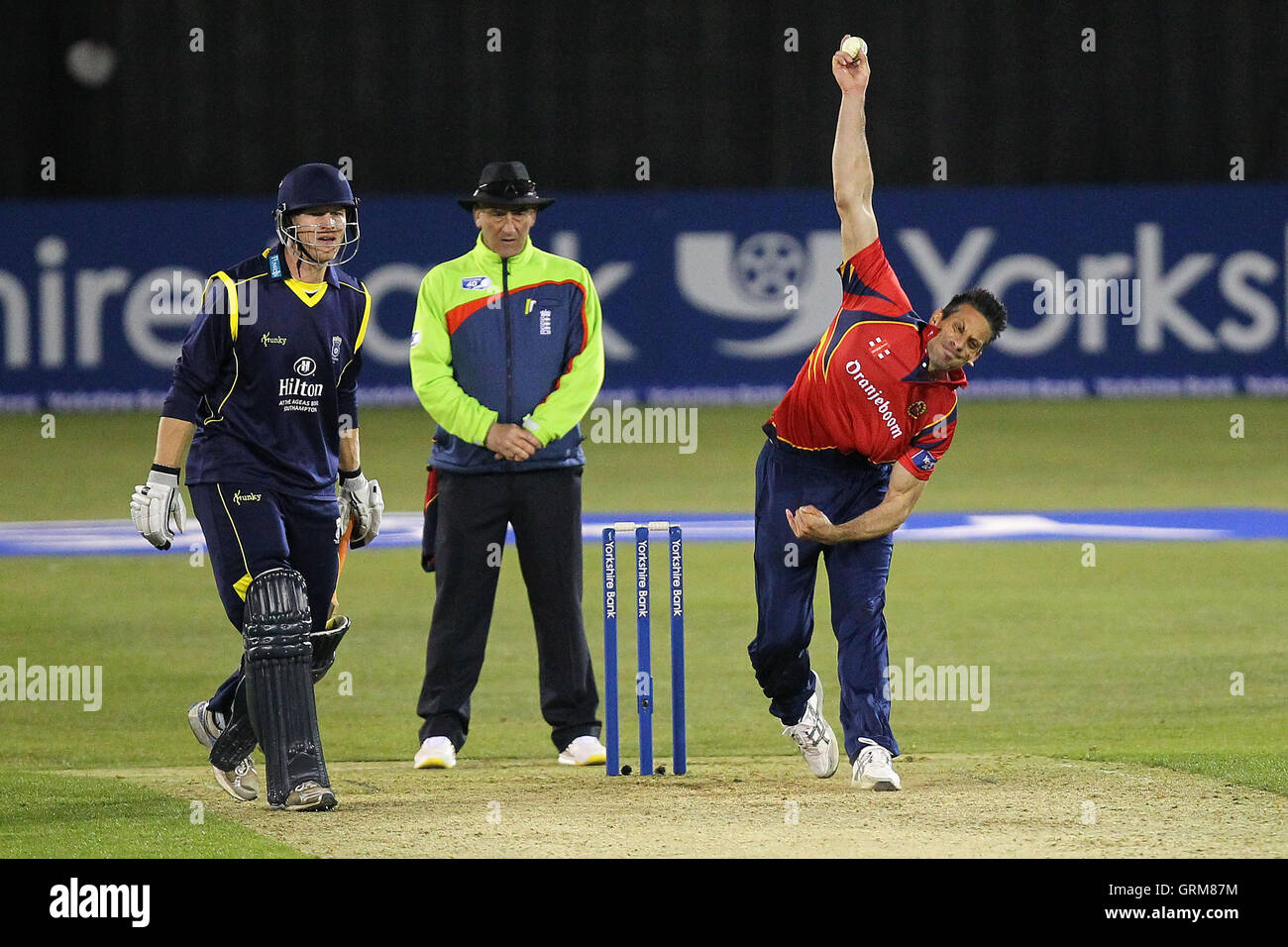 Sajid Mahmood in bowling action for Essex - Essex Eagles vs Hampshire ...