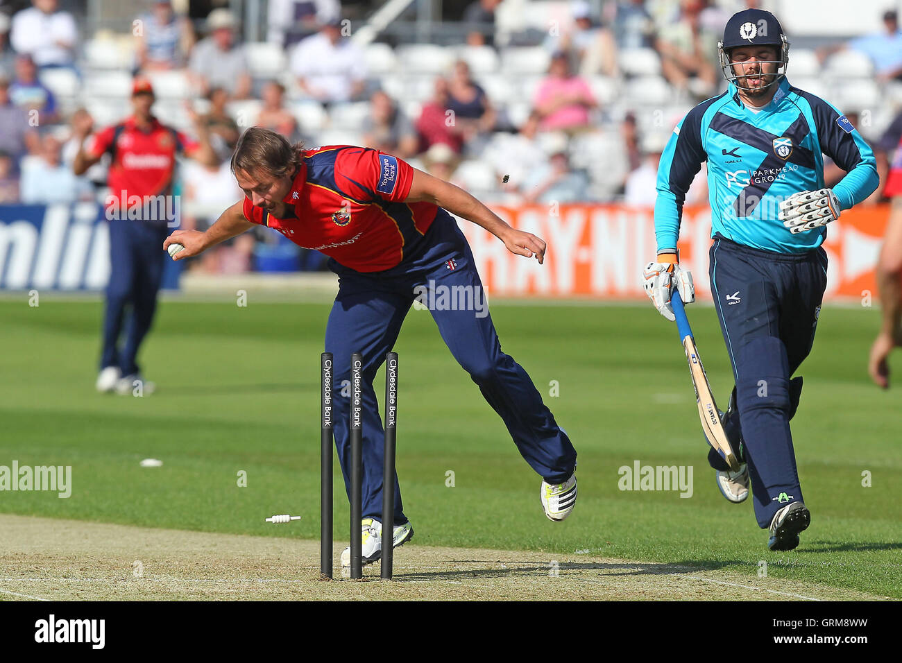 Graham Napier of Essex effects the run out of Gordon Goudie - Essex ...