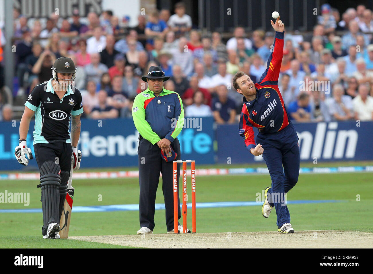 Tim Phillips in bowling action for Essex - Essex Eagles vs Surrey Lions ...