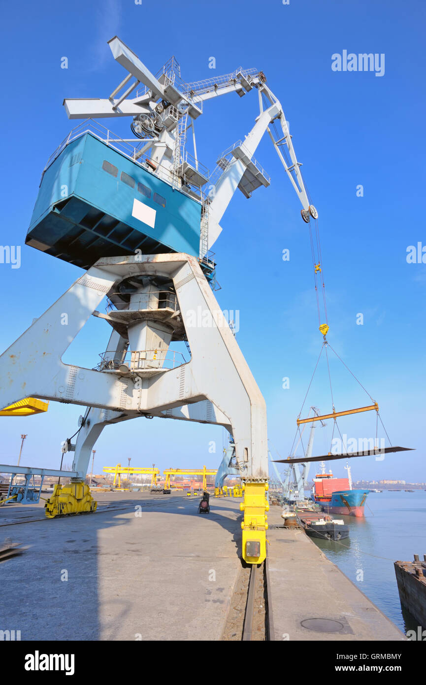 Crane and steel plates hi-res stock photography and images - Alamy