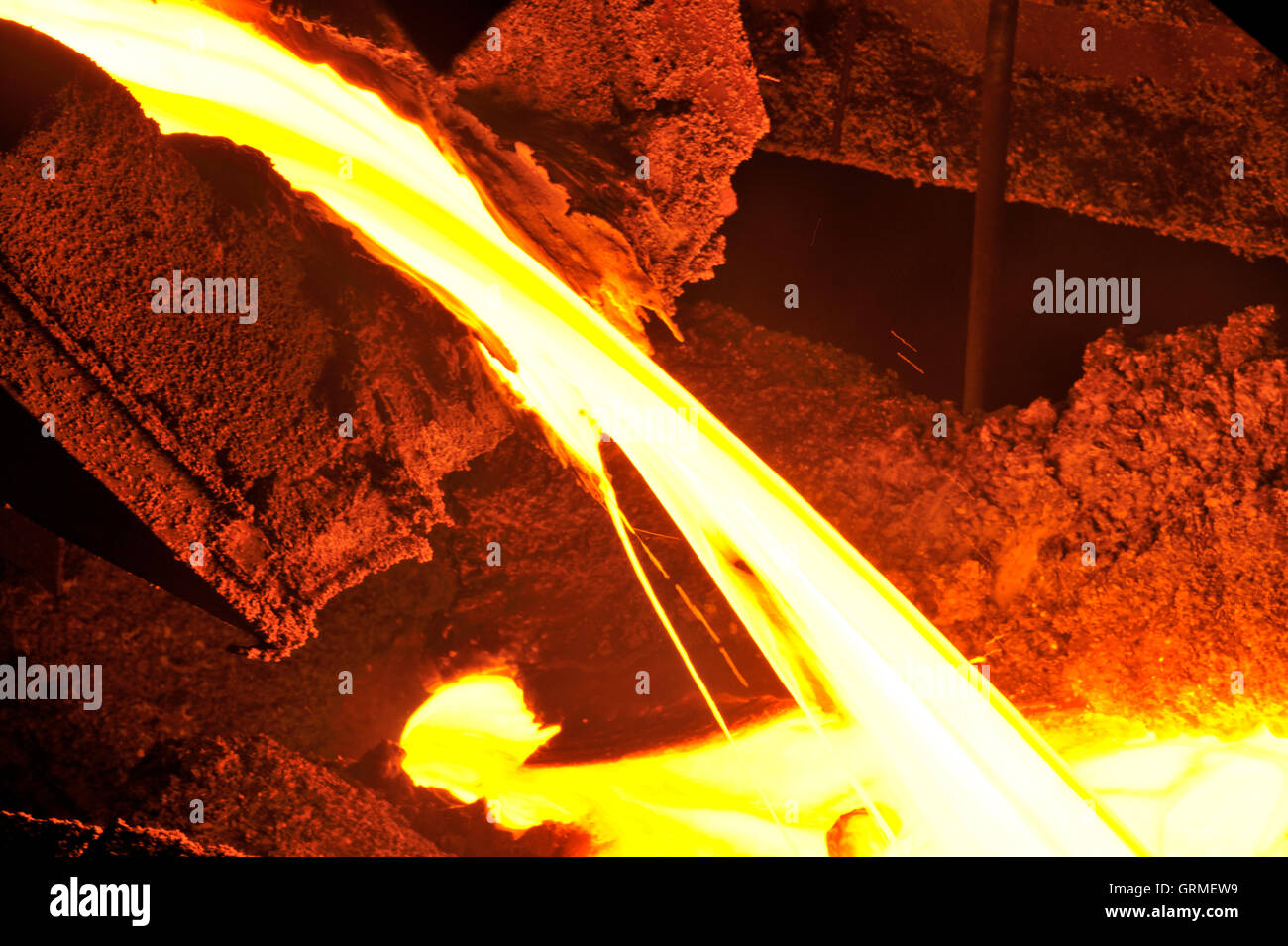 Pouring of liquid metal Stock Photo - Alamy