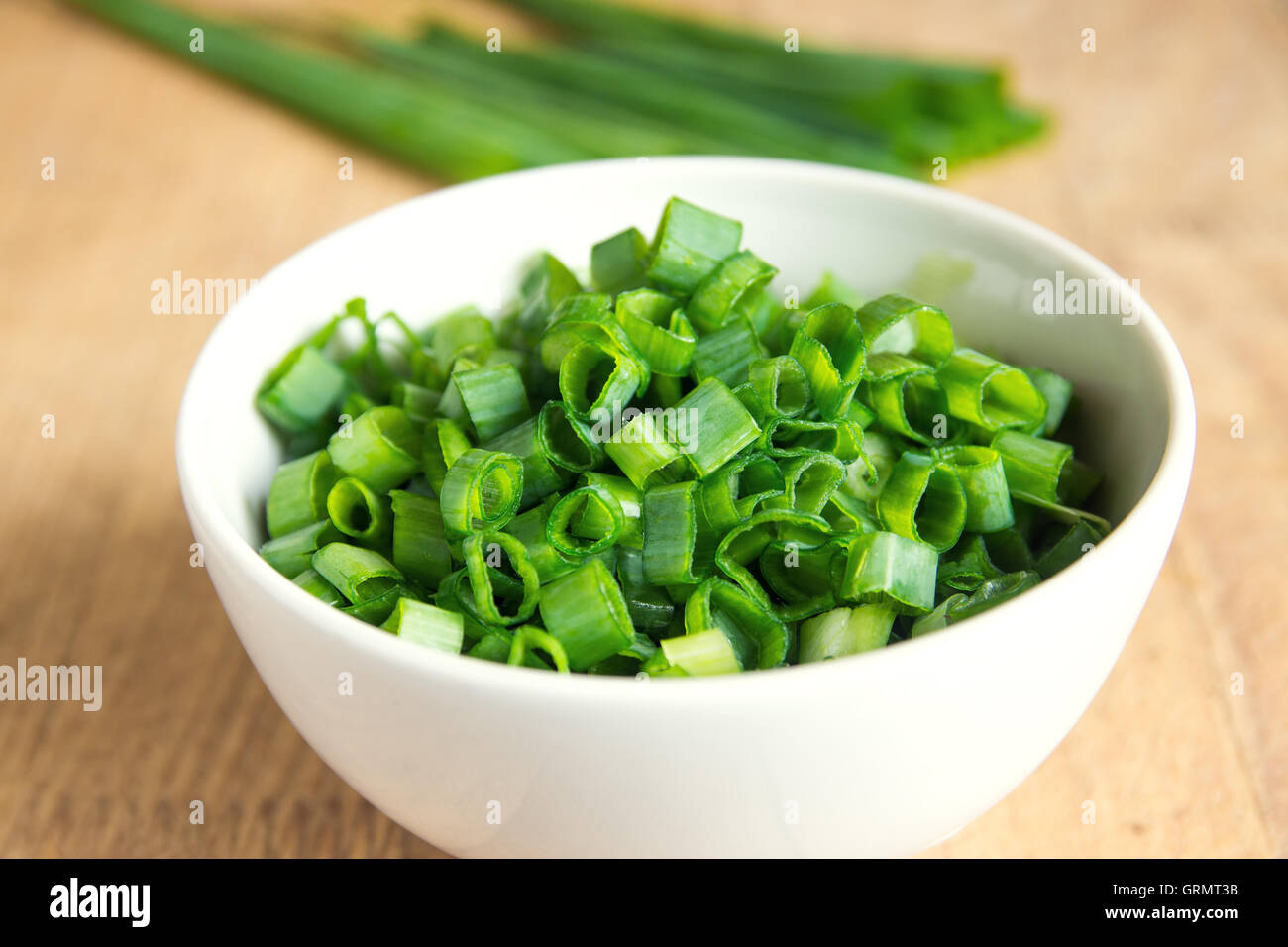 Chopped chives in white bowl, organic ingredient for cooking Stock ...