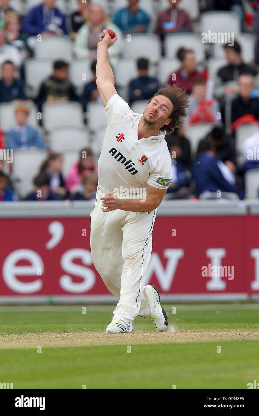 Graham Napier in bowling action for Essex - Lancashire CCC vs Essex CCC ...