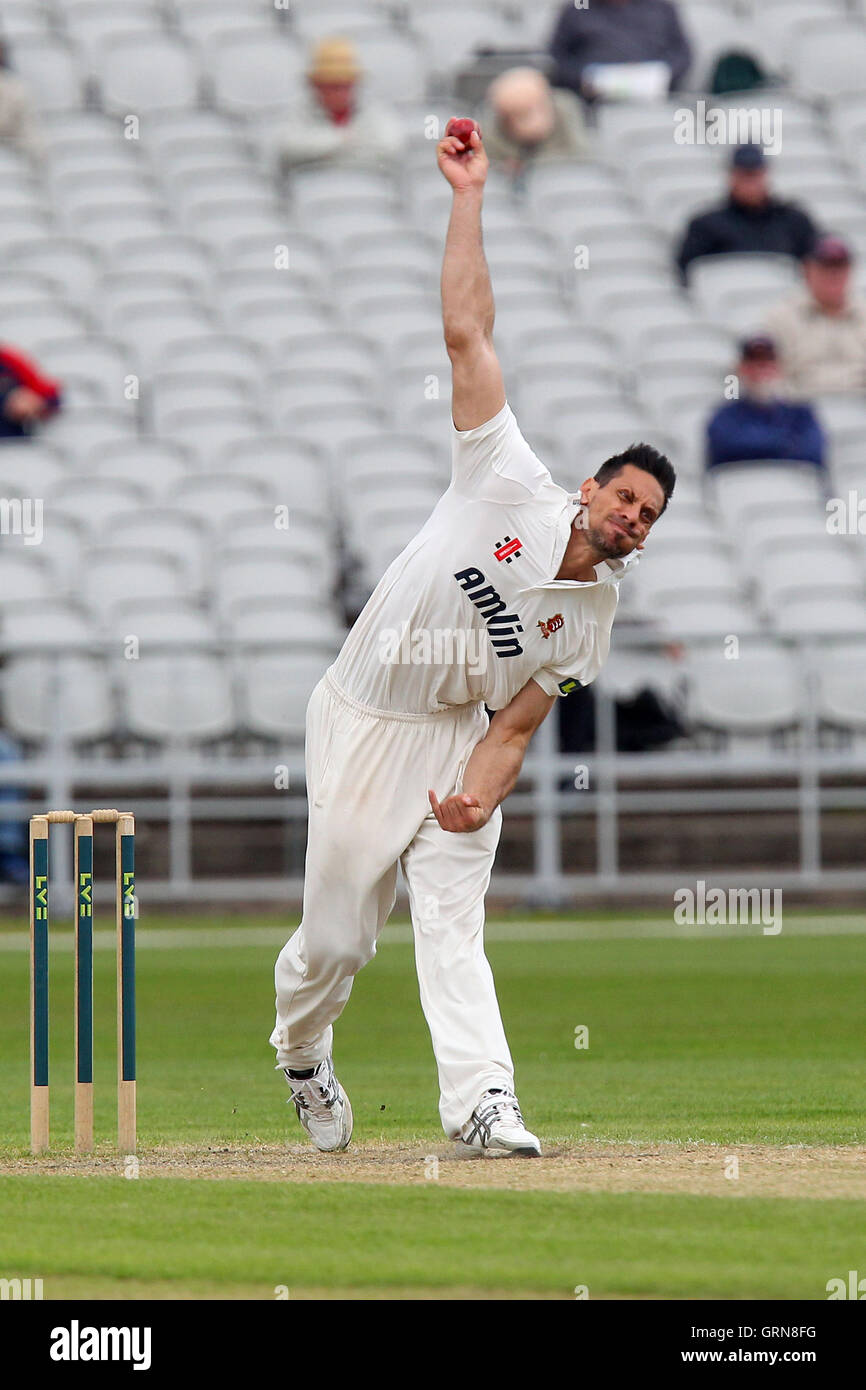 Sajid Mahmood in bowling action for Essex - Lancashire CCC vs Essex CCC ...