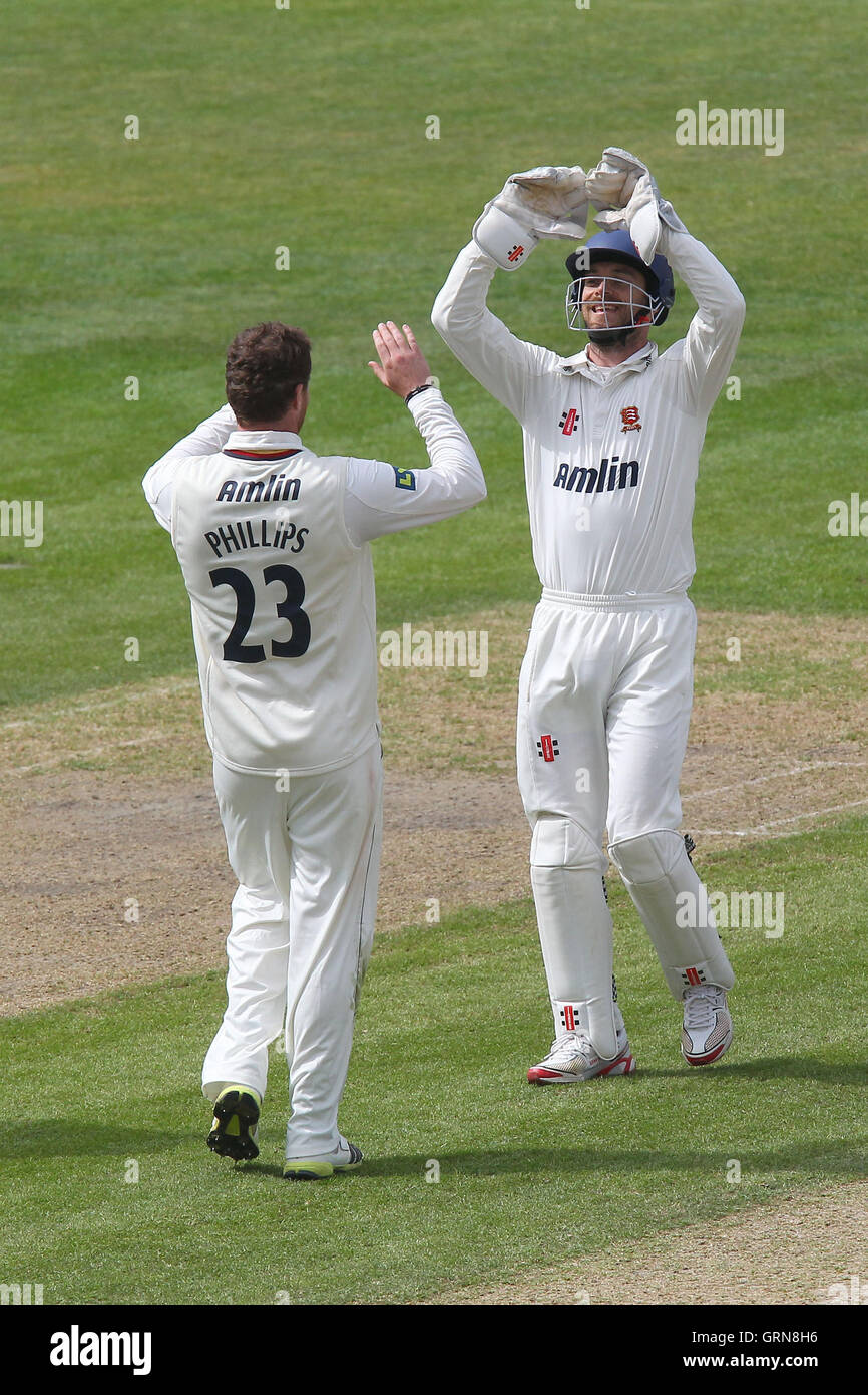 Delight for Essex as Tim Phillips traps Gareth Cross lbw - Lancashire ...