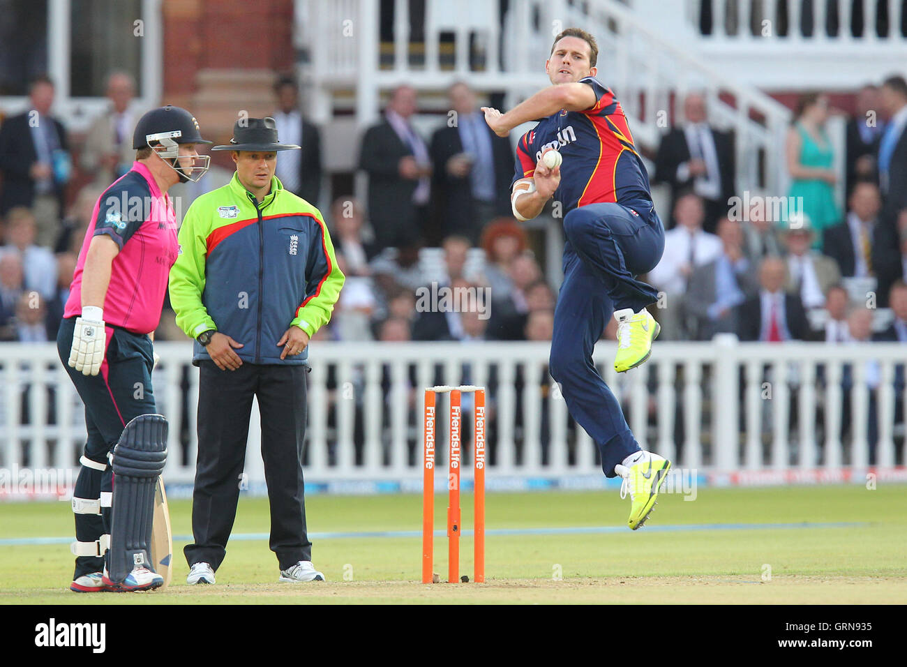 Shaun Tait in bowling action for Essex - Middlesex Panthers vs Essex ...