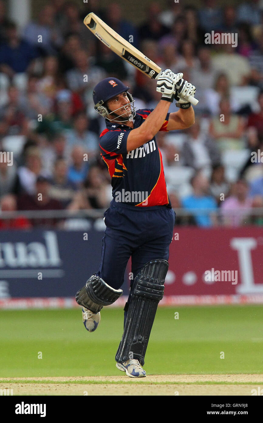 Ryan ten Doeschate hits six runs for Essex - Nottinghamshire Outlaws vs ...