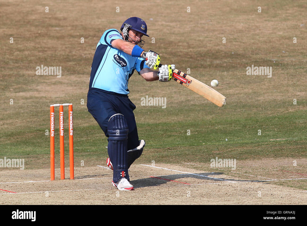 Michael Yardy hits out for Sussex - Sussex Sharks vs Essex Eagles ...