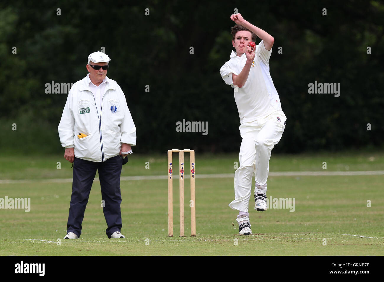 Sam Hewitt in bowling action for Gidea Park - Gidea Park & Romford CC ...