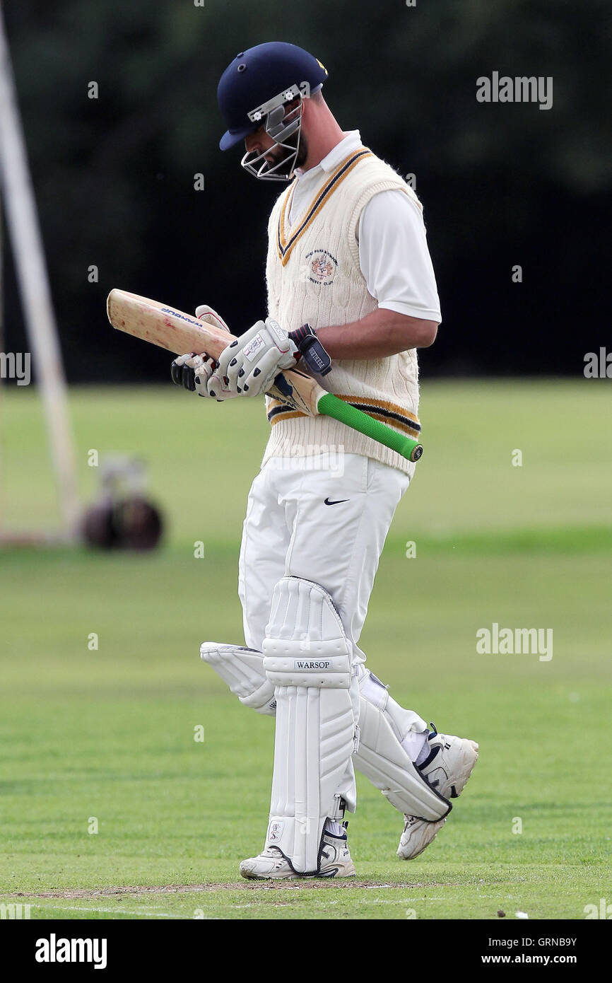 Alan Croft of Gidea Park leaves the field having been dismissed - Gidea ...
