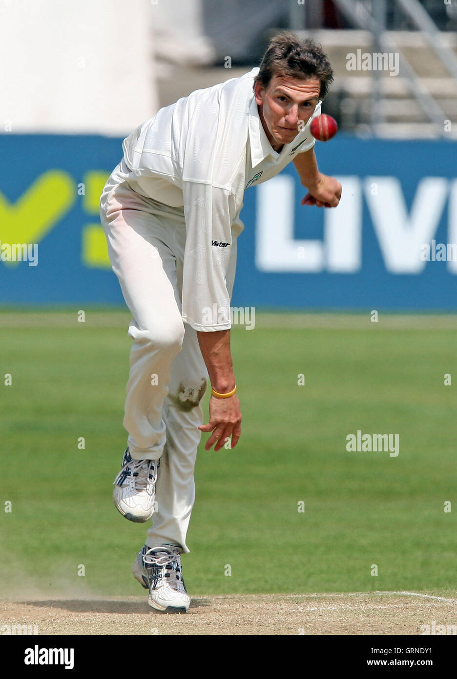 Michael Mason in bowling action for New Zealand - Essex CCC vs New ...
