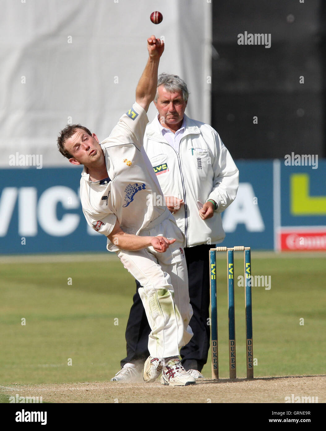 Graham Wagg in bowling action for Derbs - Essex CCC vs Derbyshire CCC ...