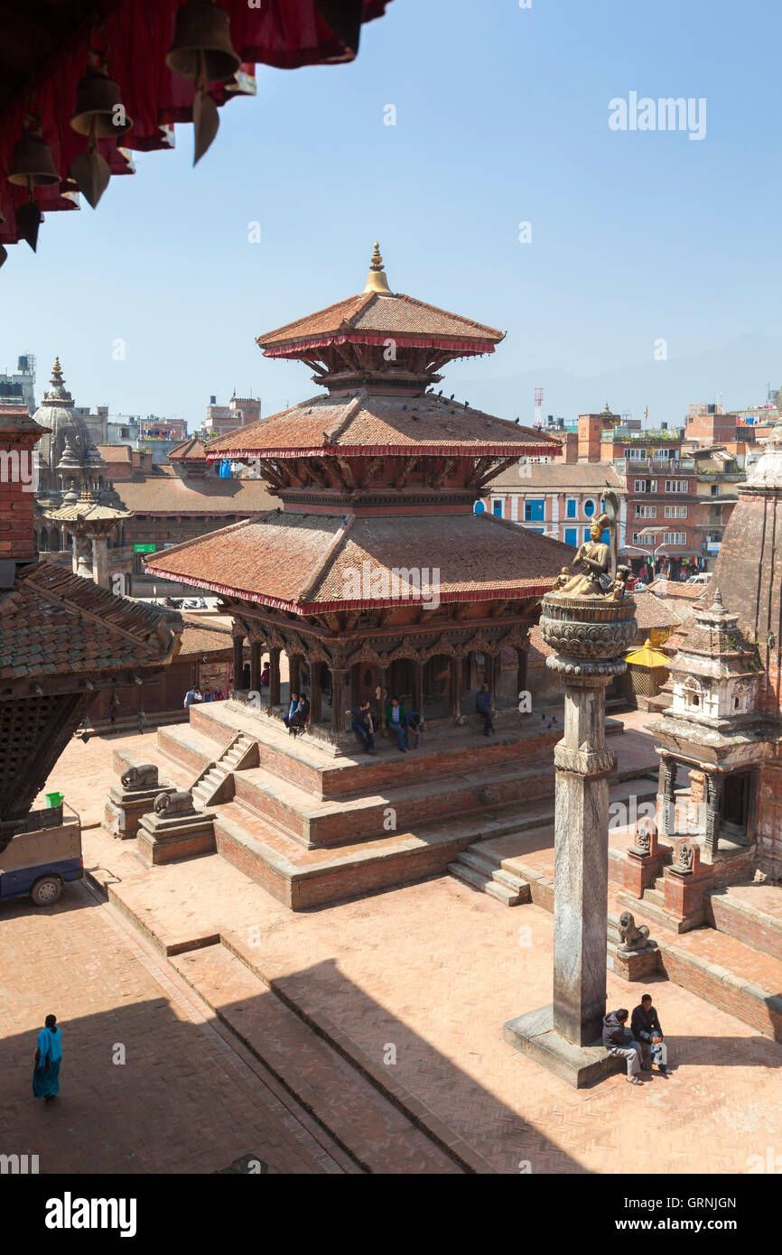 Durbar square with Hari Shankar temple and the statue of king ...
