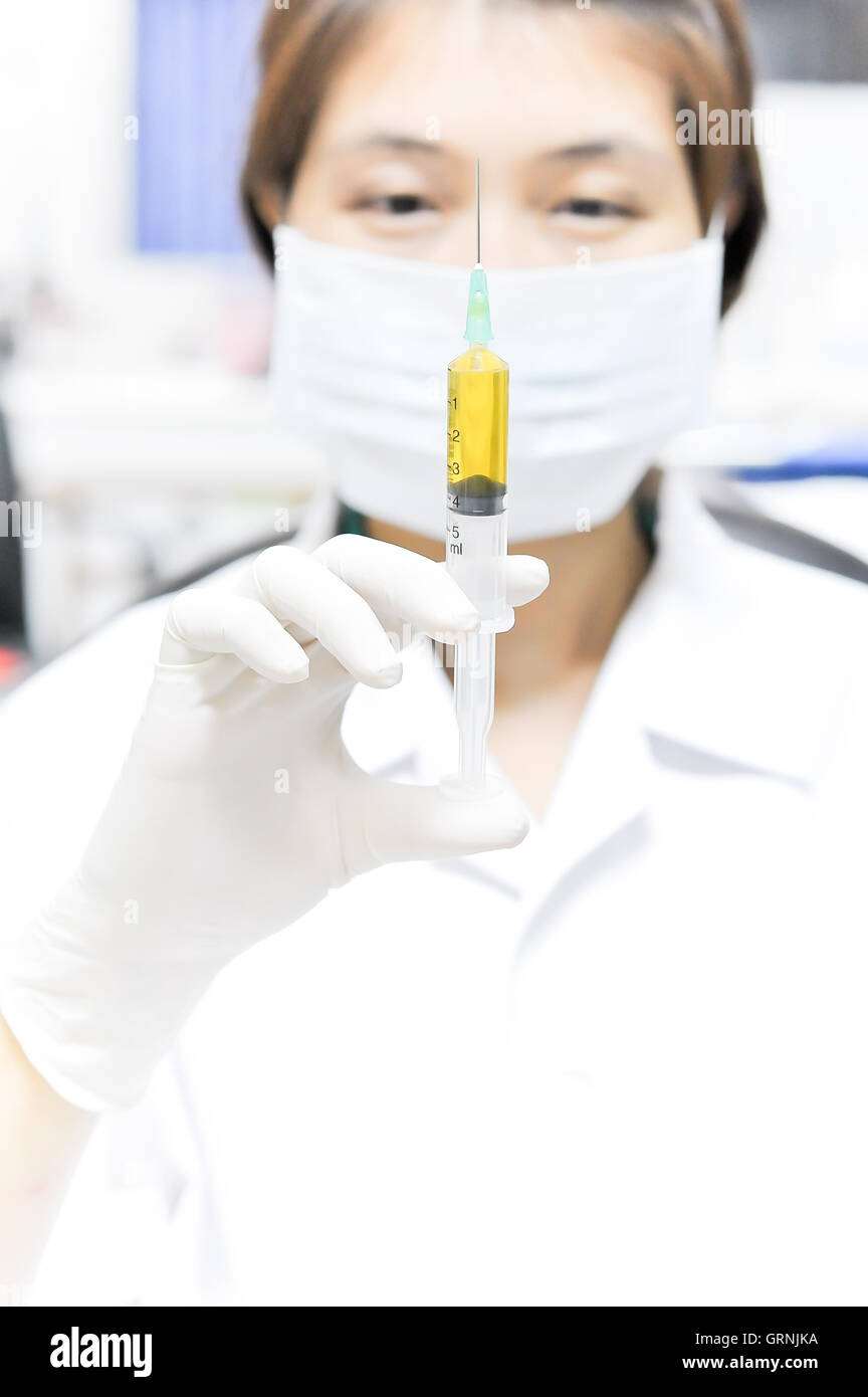 doctor using a syringe Stock Photo - Alamy