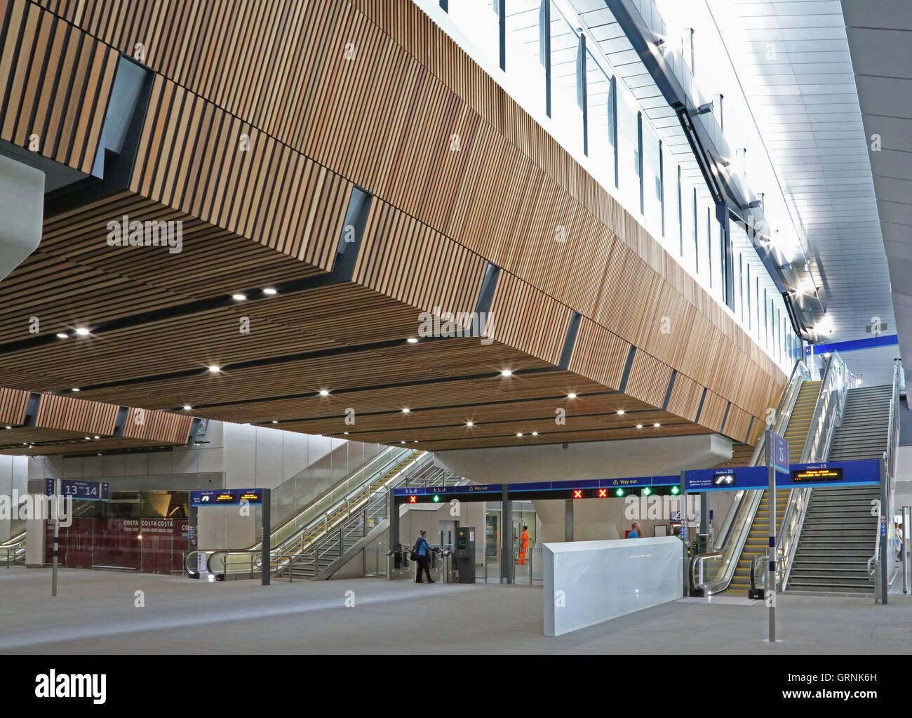 Concourse with signs hi-res stock photography and images - Alamy